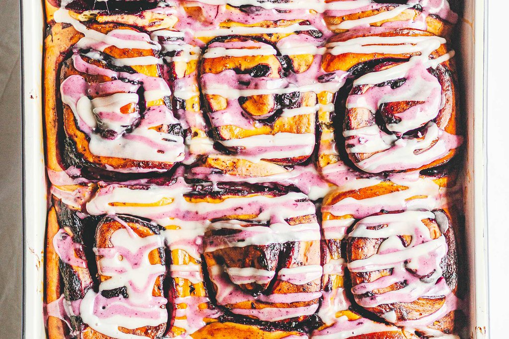 Cardamom and blueberry buns recipe