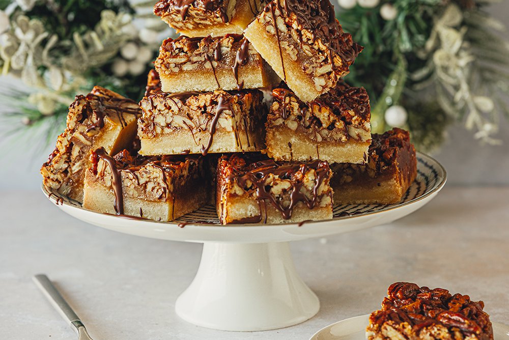 Pecan and caramel shortbread bars recipe - Spinneys UAE