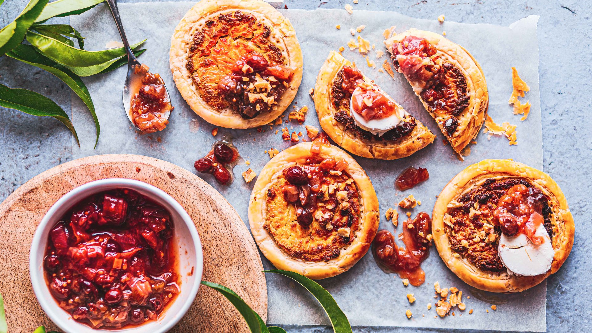 Spicy pluot chutney, goat’s cheese and walnut tartlets recipe