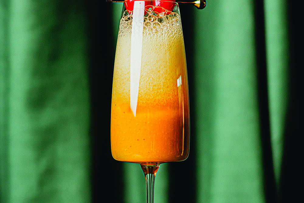 Spiced mango mimosa recipe - Spinneys الإمارات العربية المتحدة