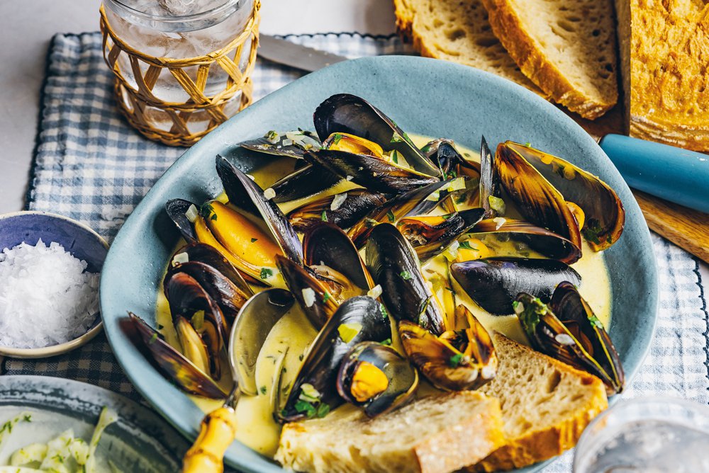 Creamy garlic, lemon and dill mussels with fennel salad recipe ...