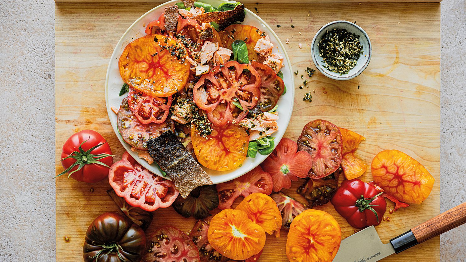Mixed tomato salad with salmon skin croutons and nori sprinkle recipe ...