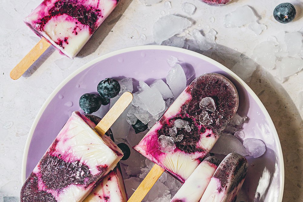 Blueberry açaí yoghurt swirl lollies recipe - Spinneys UAE