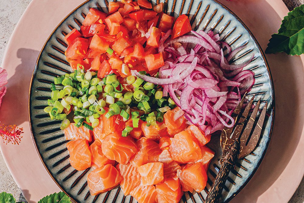 Salmon lomi with pickled red onion recipe - Spinneys UAE