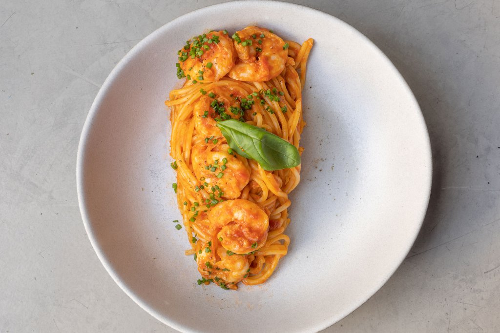 Spaghetti and prawns in chilli tomato sauce recipe - Spinneys United ...